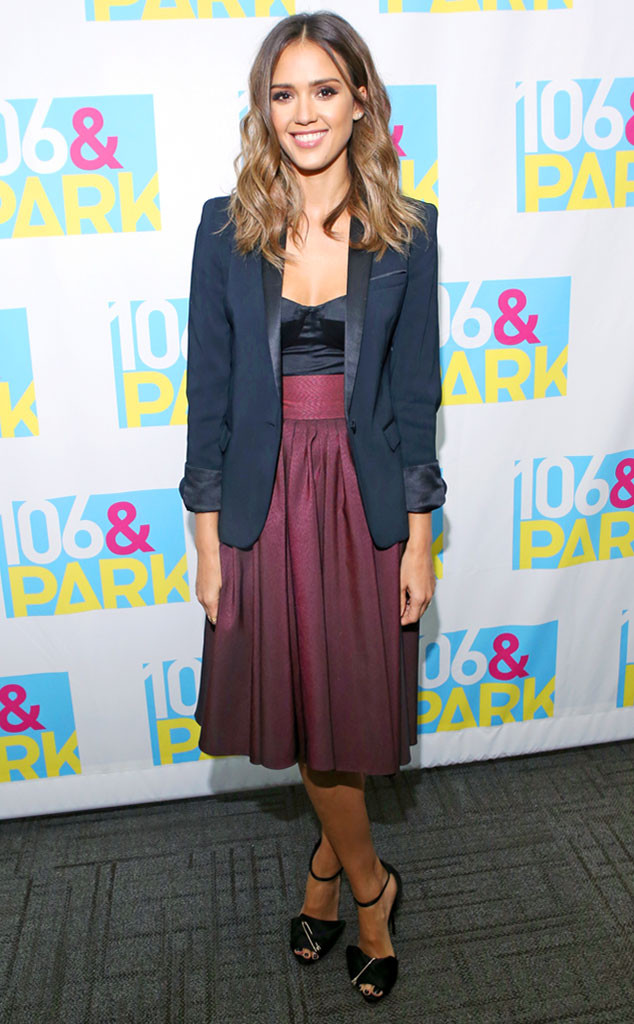 Jessica Alba Narrowly Avoids a Wardrobe Malfunction, Has a Marilyn ... Jessica Alba Narrowly Avoids a Wardrobe Malfunction, Has a Marilyn ...